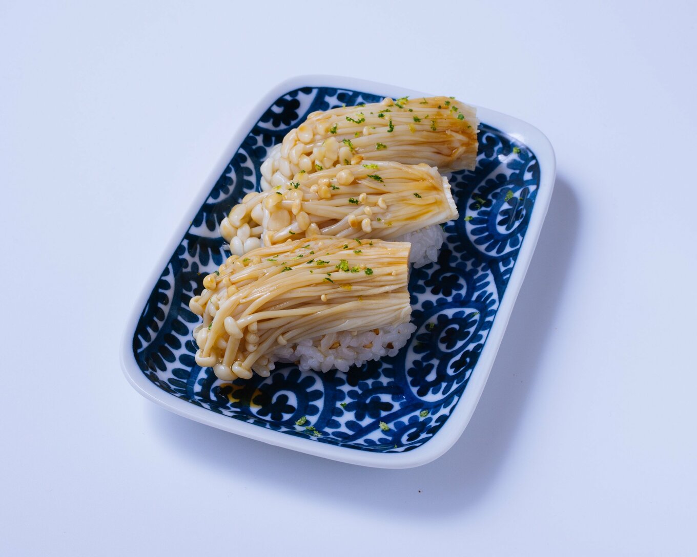 [写真](1ページ目)衝撃の「エノキ寿司」も。脂肪吸収を抑制するエノキのおいしい食べ方2選 | ESSEonline（エッセ オンライン）