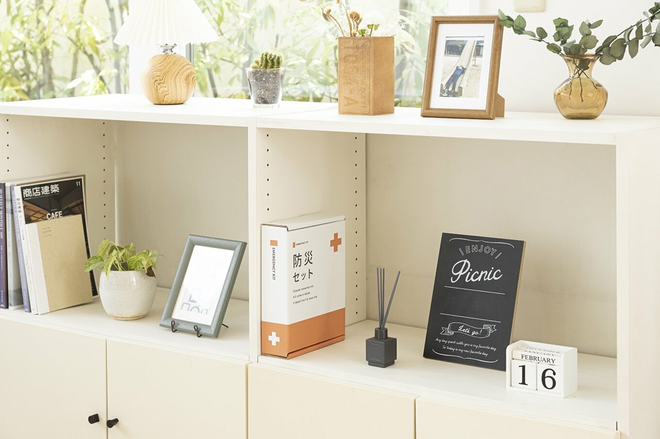 [写真](1ページ目)【SHOP】B5サイズの「緊急防災13点ボックス」。持ち運びやすく、裏面には“171ダイヤル”のかけ方も記載 | ESSEonline（エッセ オンライン）