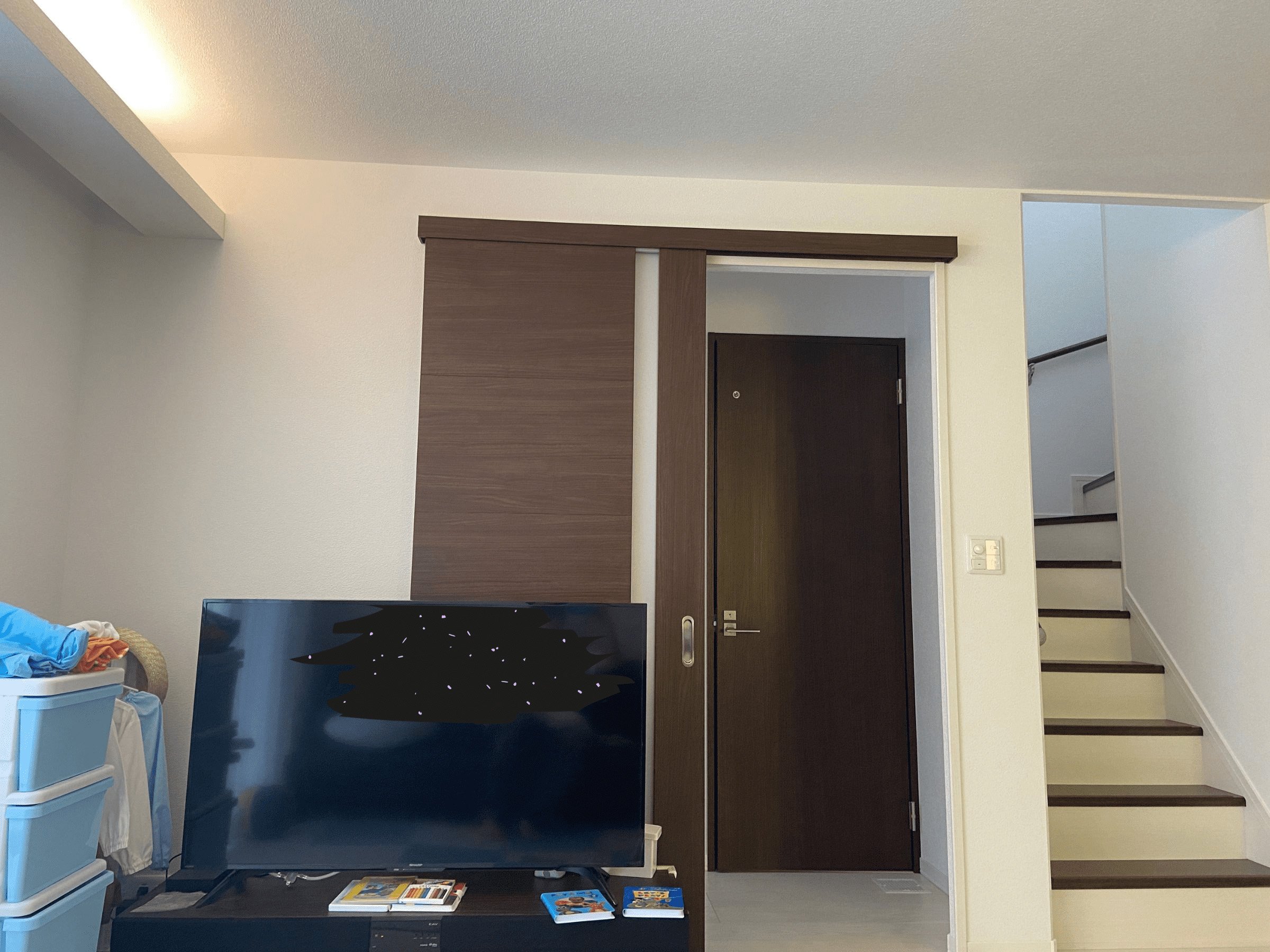 掃除の手間、子どもの手アカ、動線…テレビの位置、LDKのどこが正解？ | ESSEonline（エッセ オンライン）