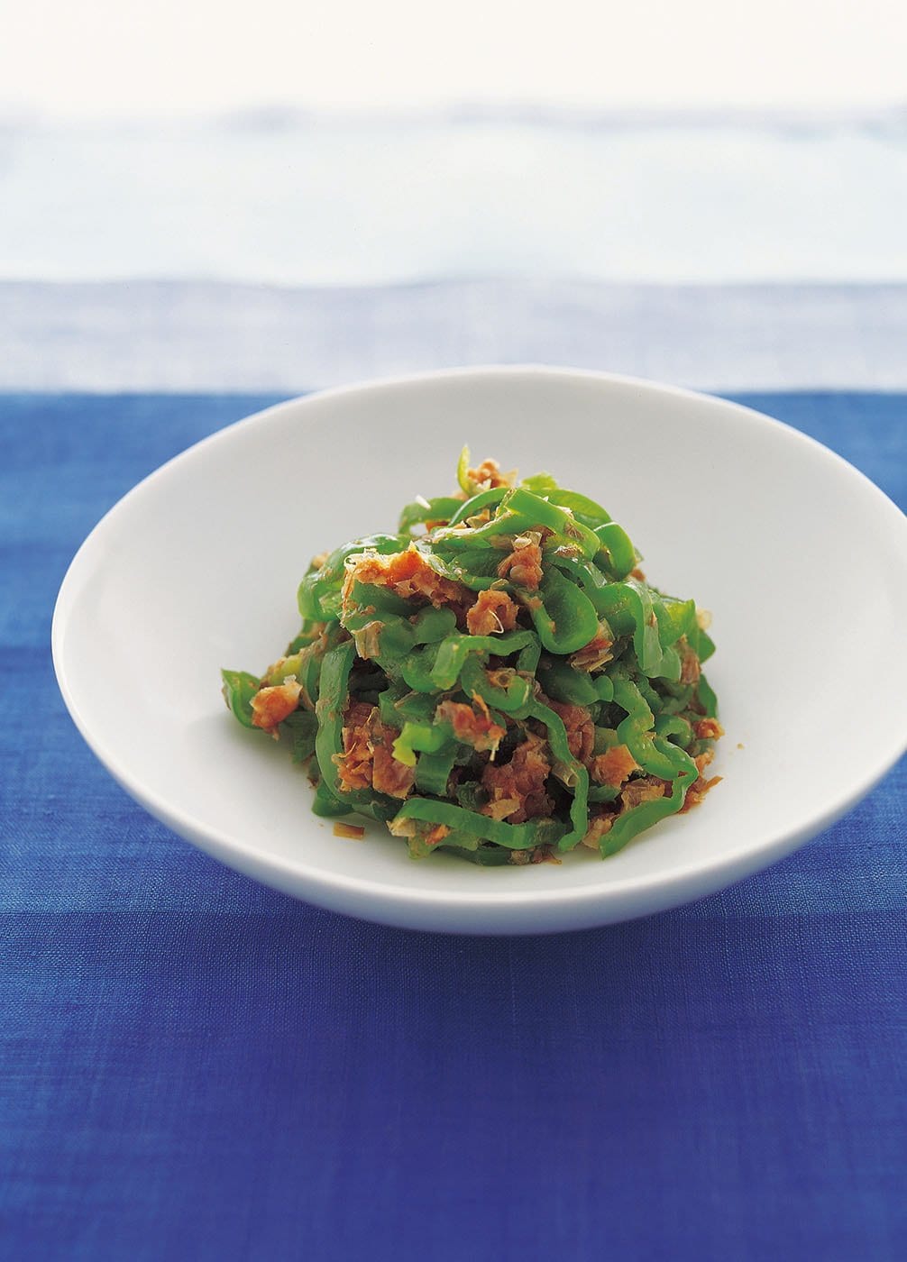 ゆでてあえるだけのヘルシー副菜「ゆでピーマンの梅おかかあえ」。和風味でさっぱり食べられる | ESSEonline（エッセ オンライン）