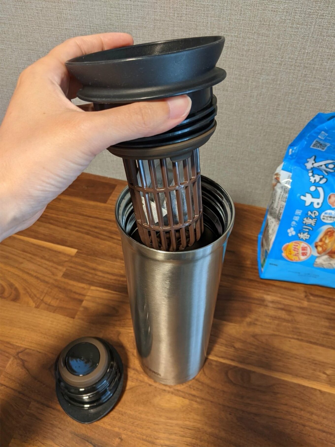 [写真](1ページ目)「夏の麦茶づくり」を助けるステンレスポットがすごい。いつ飲んでも冷え冷え | ESSEonline（エッセ オンライン）