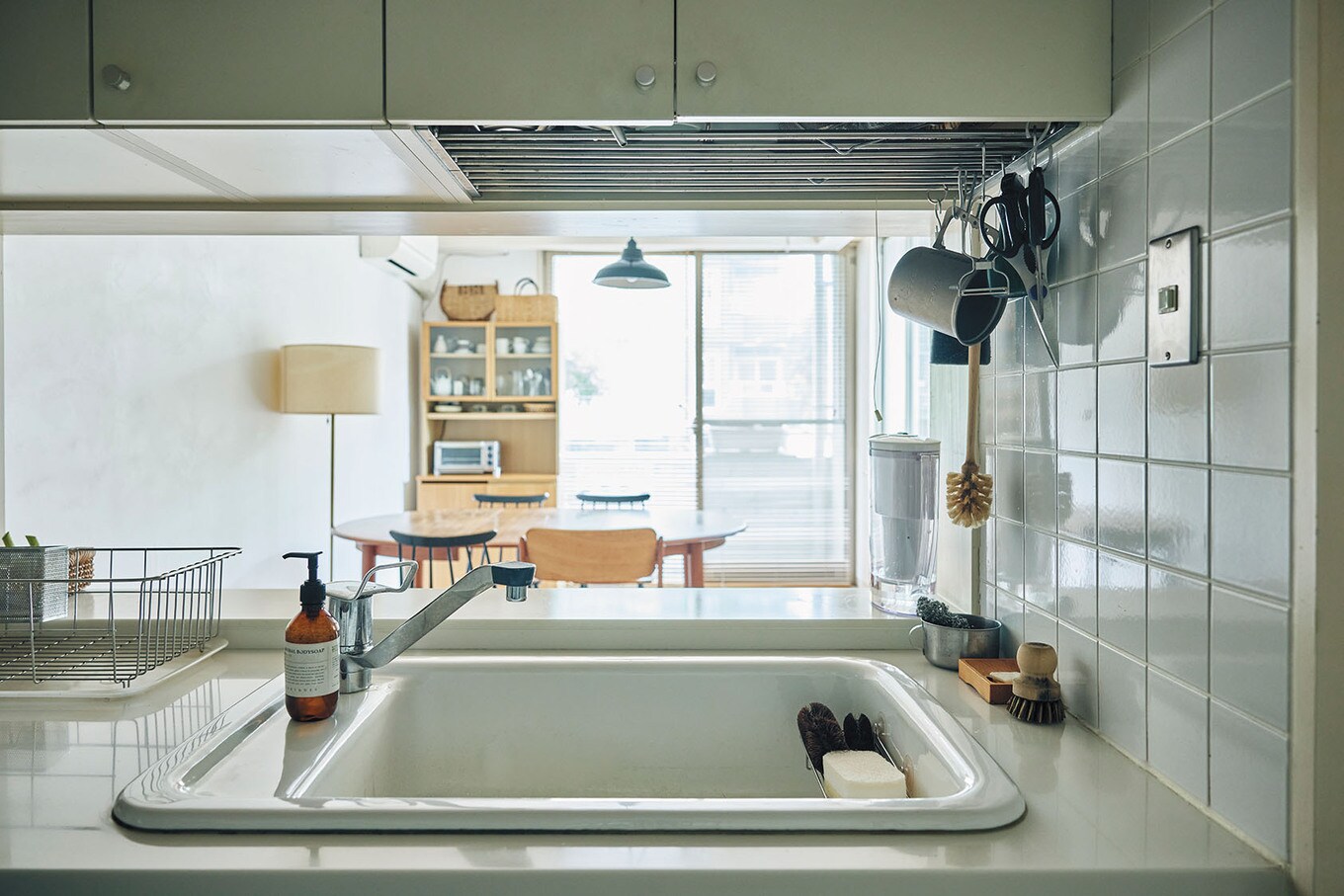 [写真](1ページ目)40代、「無理なく片づく」掃除のコツ。9時半以降は家事をしない | ESSEonline（エッセ オンライン）