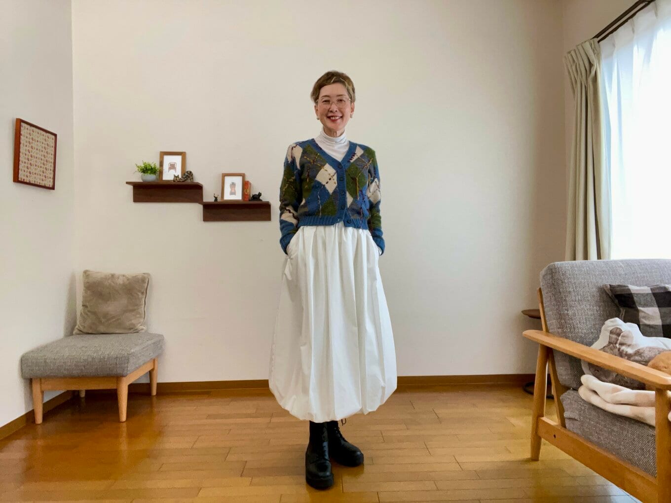 60代・コスパを上げる「春物」コーデ。寒い冬でもインナーを工夫すればおしゃれを楽しめる | ESSEonline（エッセ オンライン）