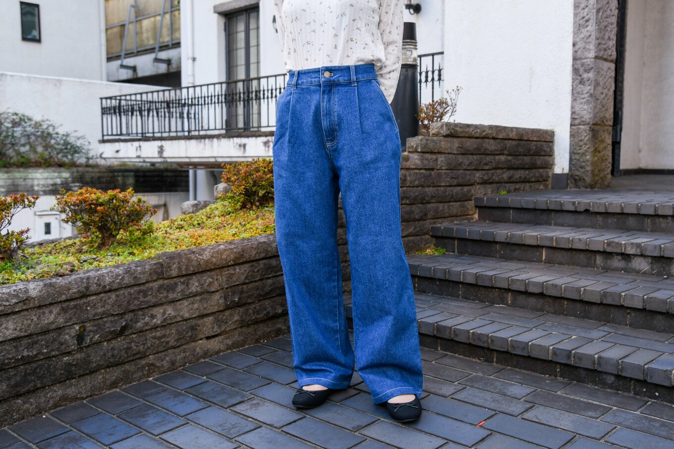 [写真](1ページ目)60代におすすめ「ハニーズ」全身1万円コーデ。“年齢悩み”もしっかりカバーする服選びのコツ | ESSEonline（エッセ オンライン）