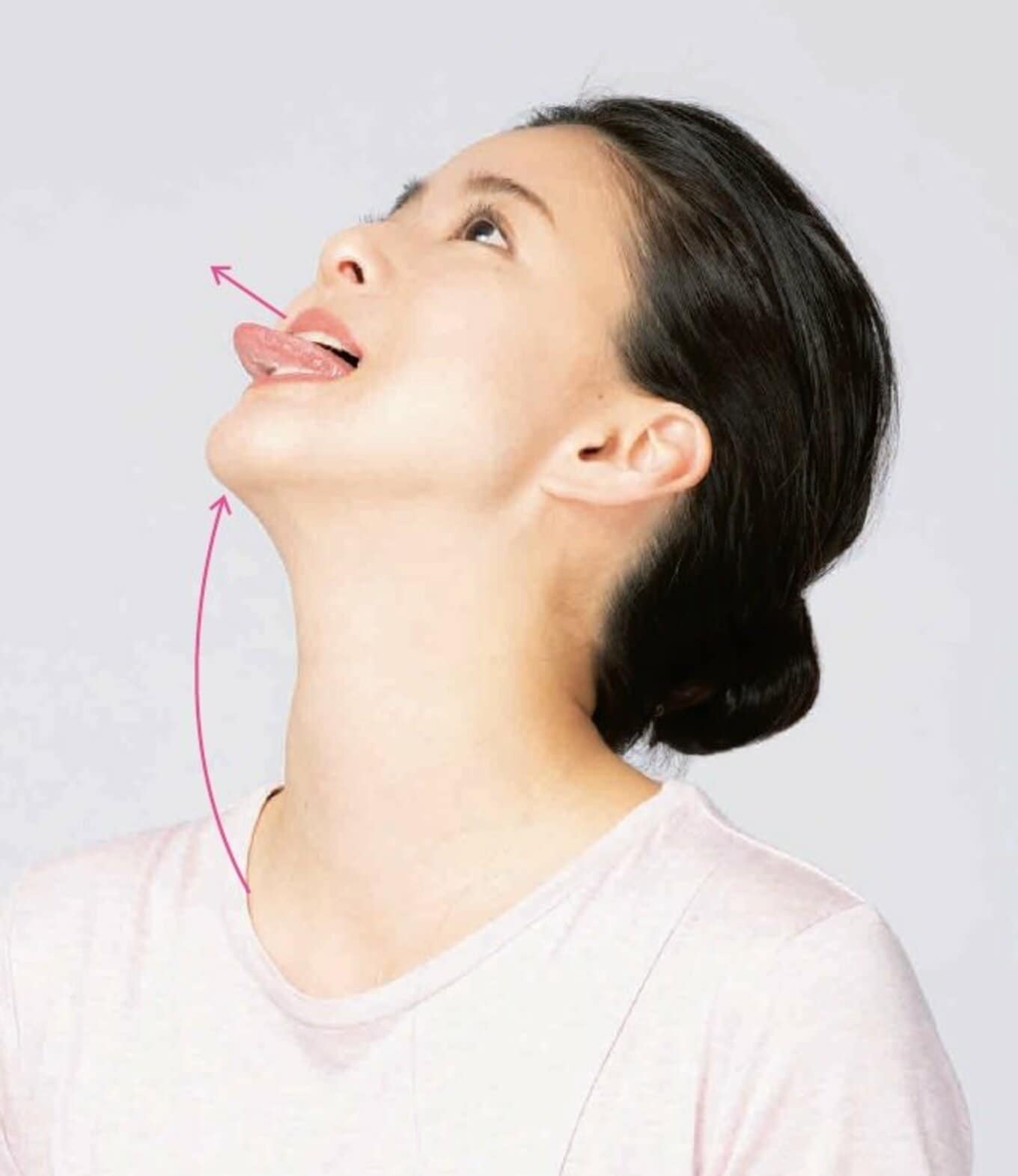 [写真](1ページ目)小顔になる「舌出しエクササイズ」。フェイスラインも引き締まって見える | ESSEonline（エッセ オンライン）