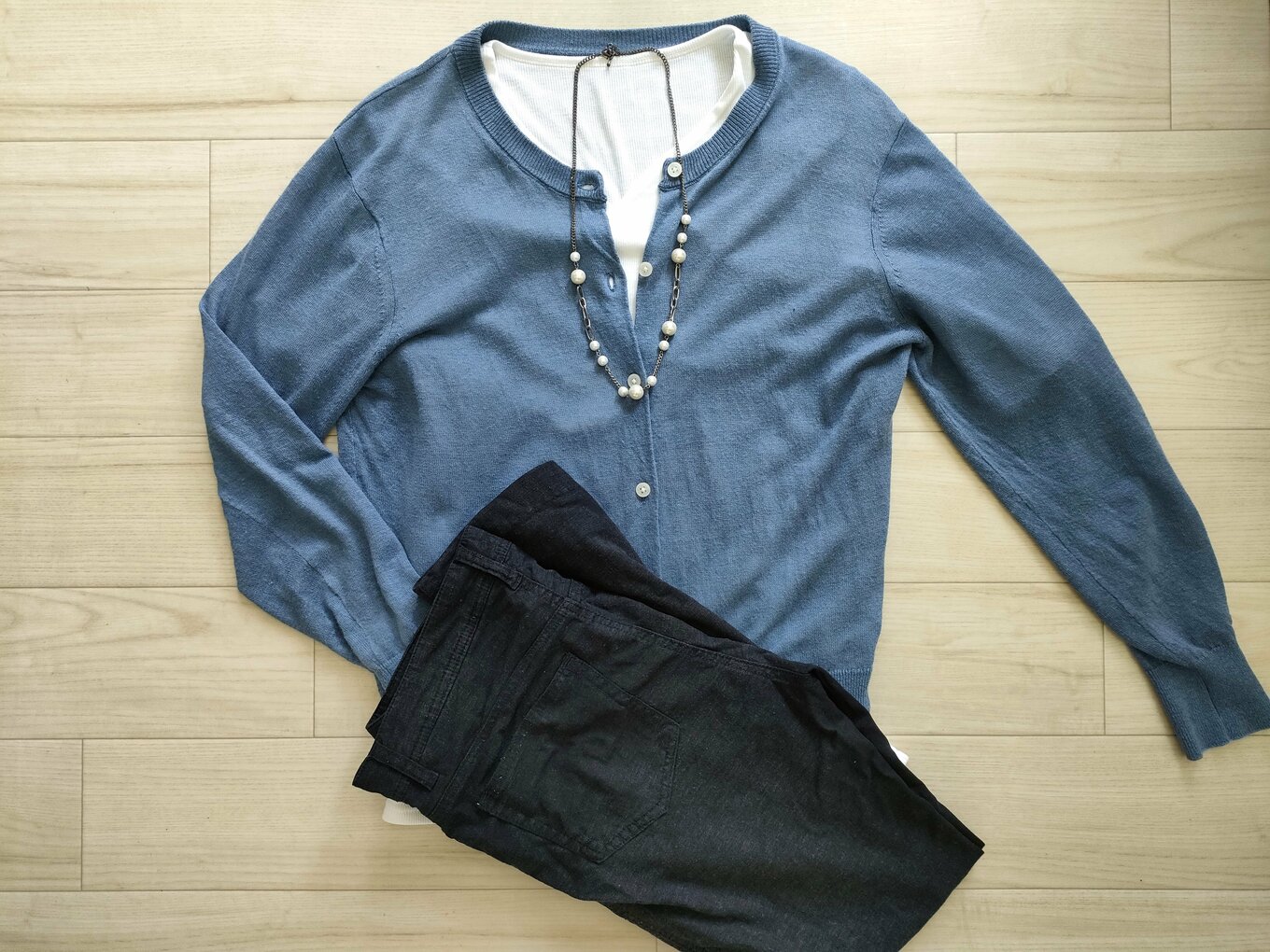 [写真](1ページ目)50代の夏服は「8枚」で着まわし。ユニクロや無印良品でシンプルにまとめる：2025年6月トップ10 | ESSEonline（エッセ オンライン）