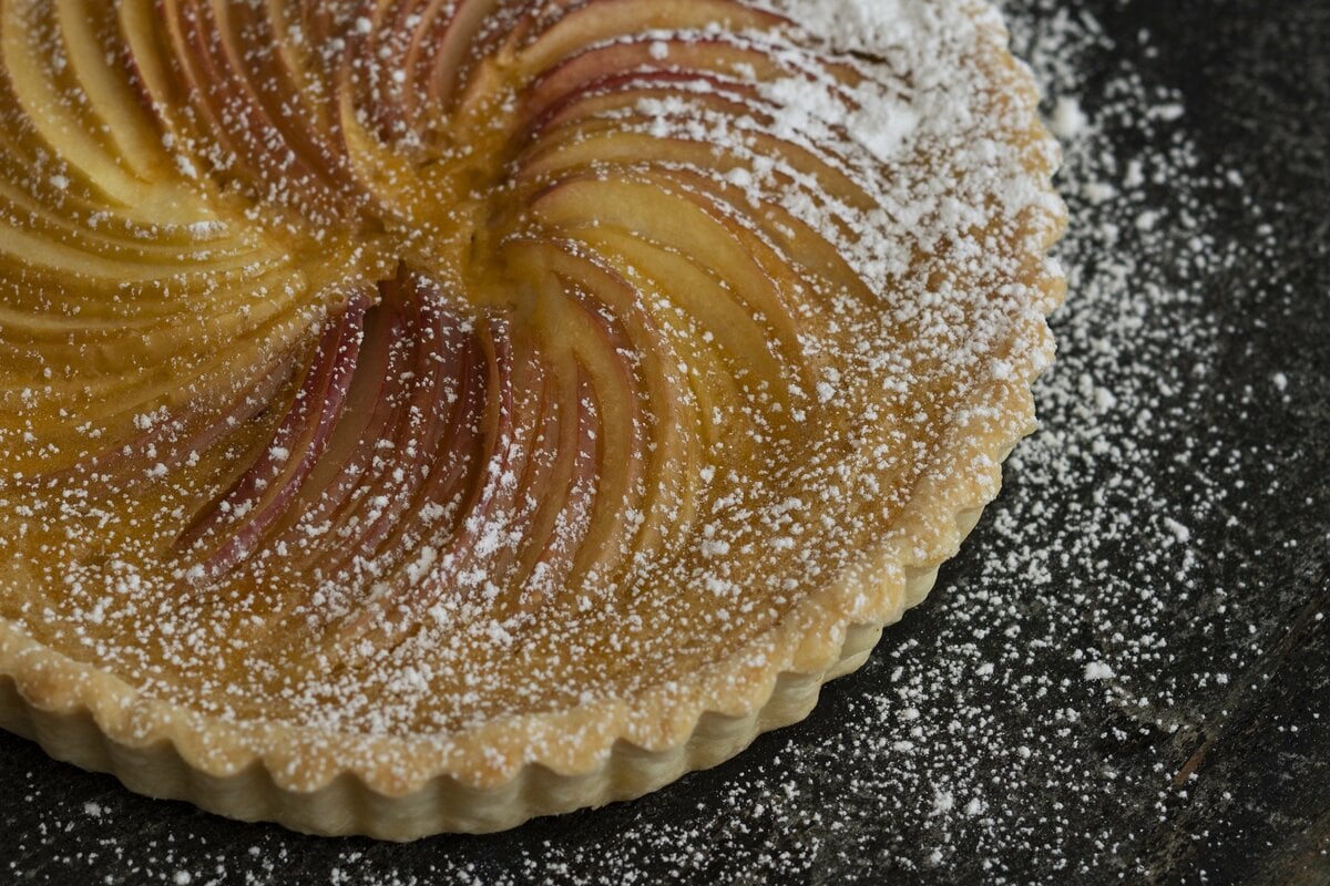 スイスの家庭で親しまれる「アップルパイ」レシピ。カスタードが入った優しい味わい | ESSEonline（エッセ オンライン）