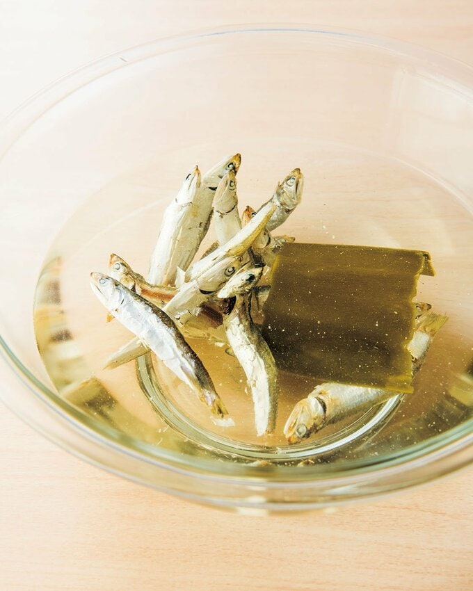 「カツオだし」と「煮干しだし」の正しい取り方。毎日のみそ汁が絶品に、つくりおきもOK | ESSEonline（エッセ オンライン）