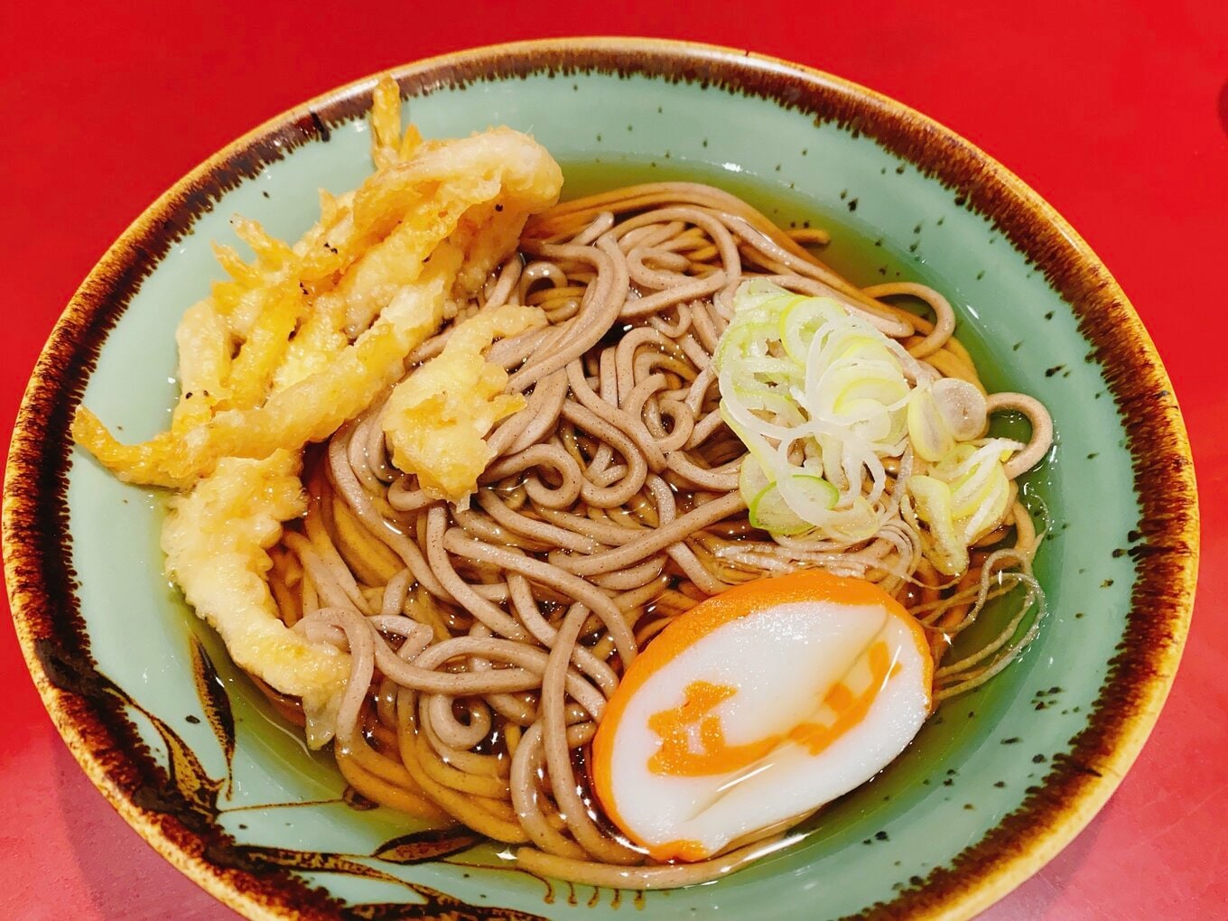 [写真](3ページ目)ひとり旅の達人は旅先で「食事」を楽しむ。ひとり居酒屋のコツも | ESSEonline（エッセ オンライン）