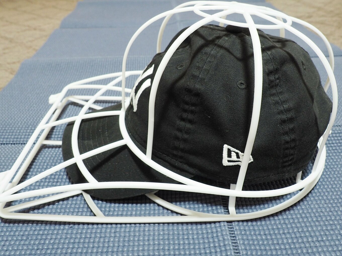 洗濯機で「キャップ」が洗える便利アイテム。型崩れもせずにきれいになった | ESSEonline（エッセ オンライン）