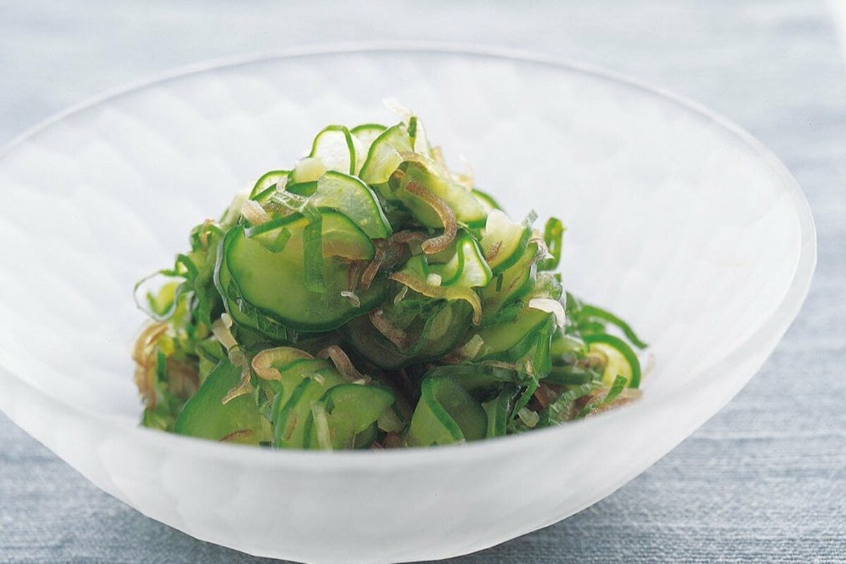 2つの食材でおいしさ倍増「キュウリの塩もみ」。主菜に添えたい万能副菜／大庭英子さんの時短レシピ | ESSEonline（エッセ オンライン）