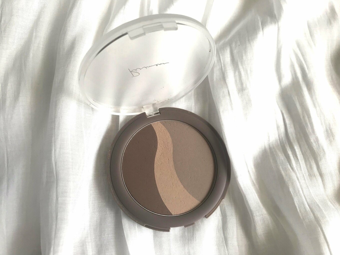 50代の「たるみ」はセザンヌやヴィセ、プチプラで解消。2000円以下で顔が引き締まる | ESSEonline（エッセ オンライン）