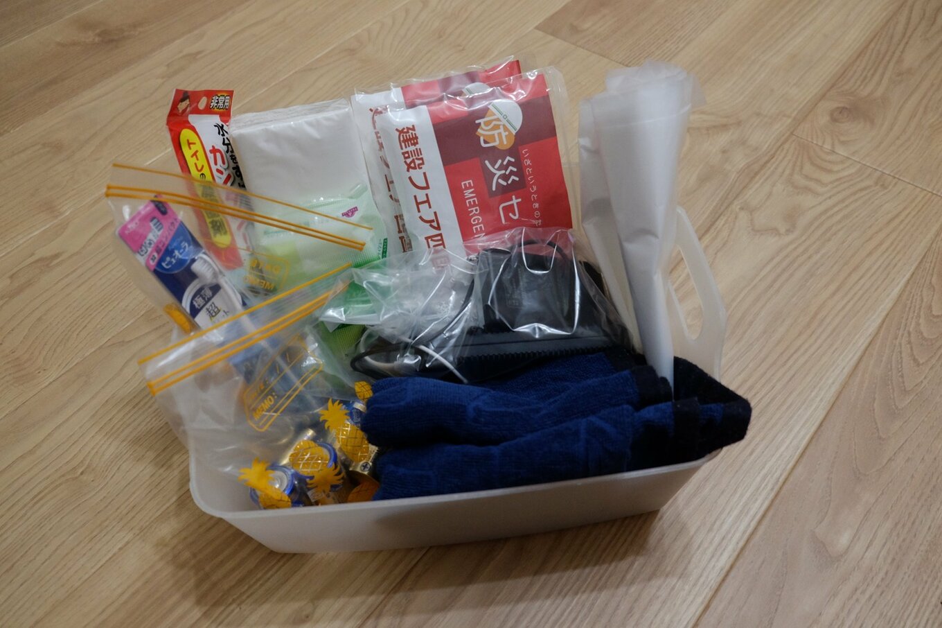 [写真](1ページ目)50代、災害に備える「防災リュックの中身」。子どもに持たせているものとは | ESSEonline（エッセ オンライン）