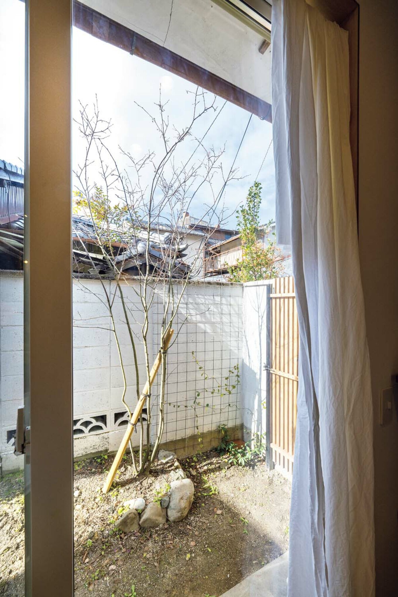 [写真](1ページ目)京都の古民家をリノベーション。明るくて開放的なLDKの一角には写真スタジオも | ESSEonline（エッセ オンライン）