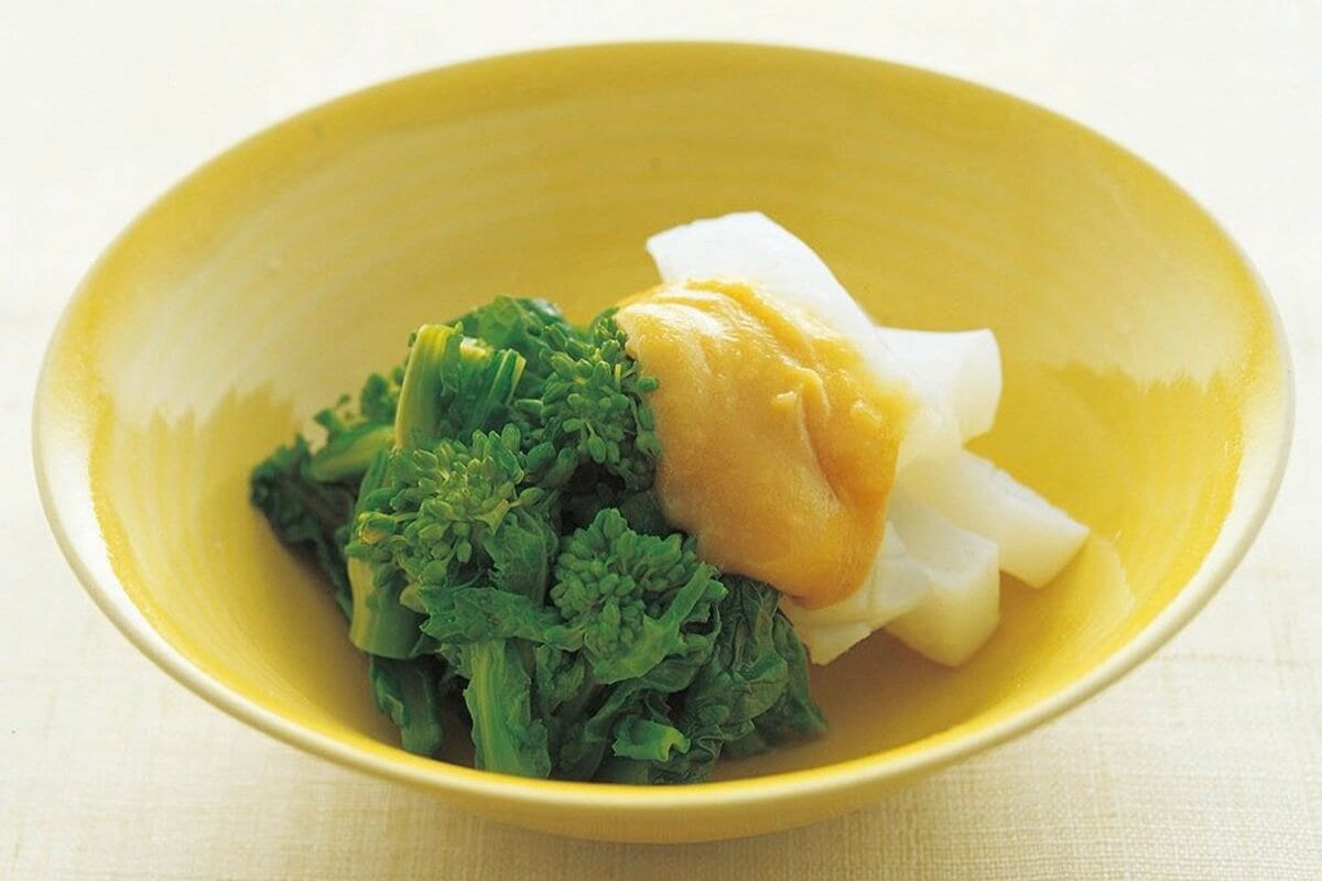 「菜の花とイカのあえ物」は辛子酢みそ味が相性抜群。おいしくつくる秘訣は“ゆで方”にあり | ESSEonline（エッセ オンライン）