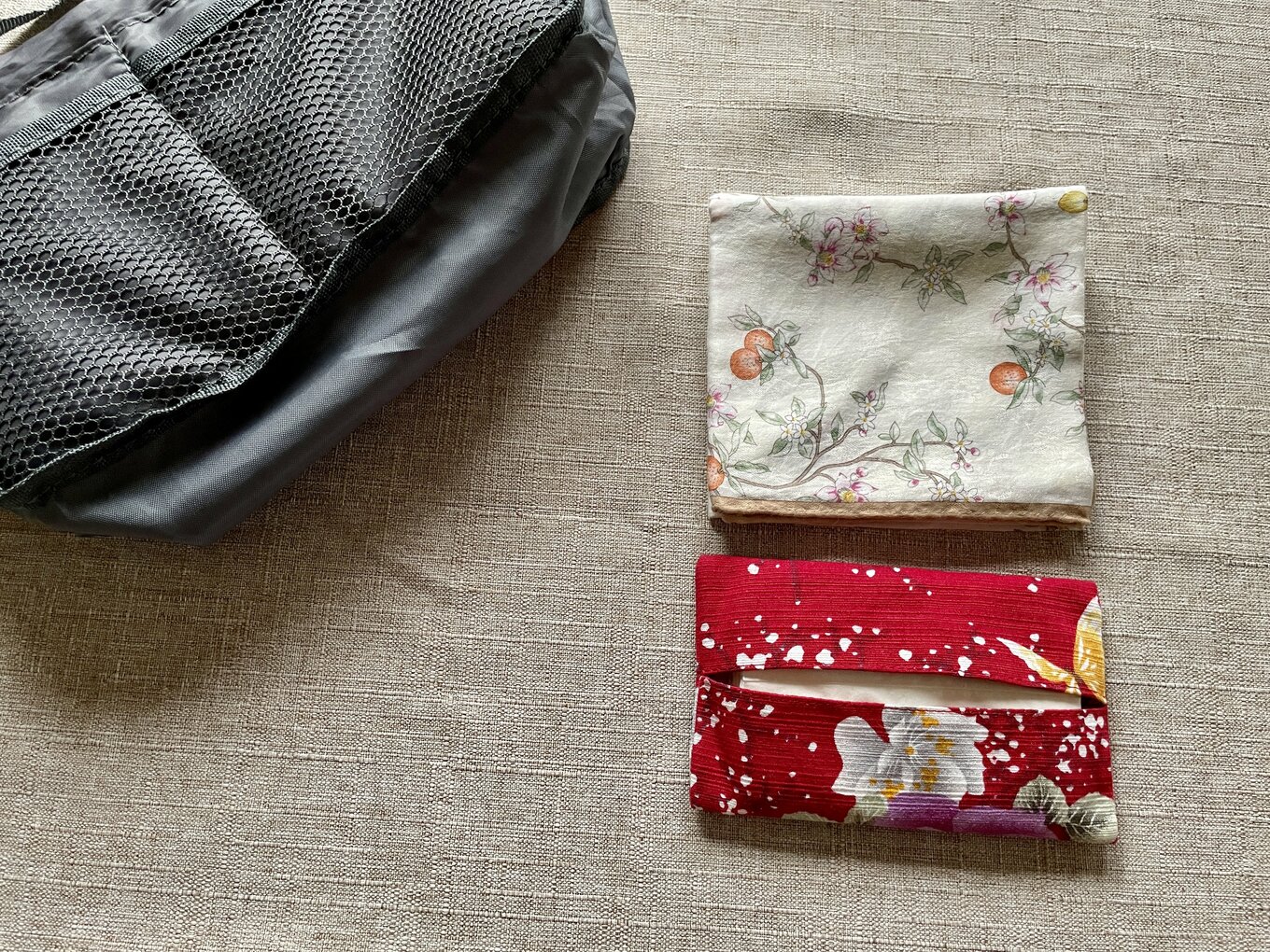 [写真](11ページ目)60代の「バッグの中身」。厳選した必需品をコンパクトに持ち歩き | ESSEonline（エッセ オンライン）