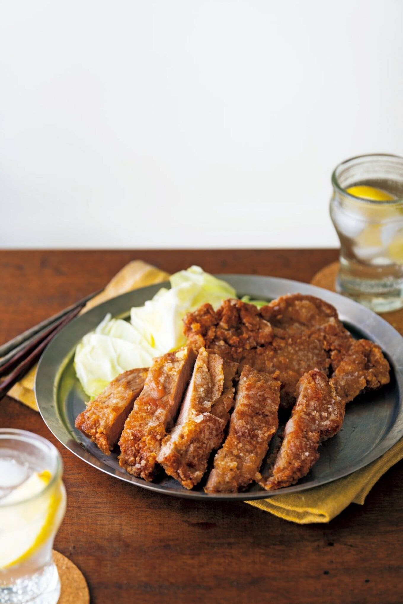 [写真](1ページ目)豚ロースでつくる「山賊焼き風」。山本ゆりさん考案のガツンとレシピ | ESSEonline（エッセ オンライン）