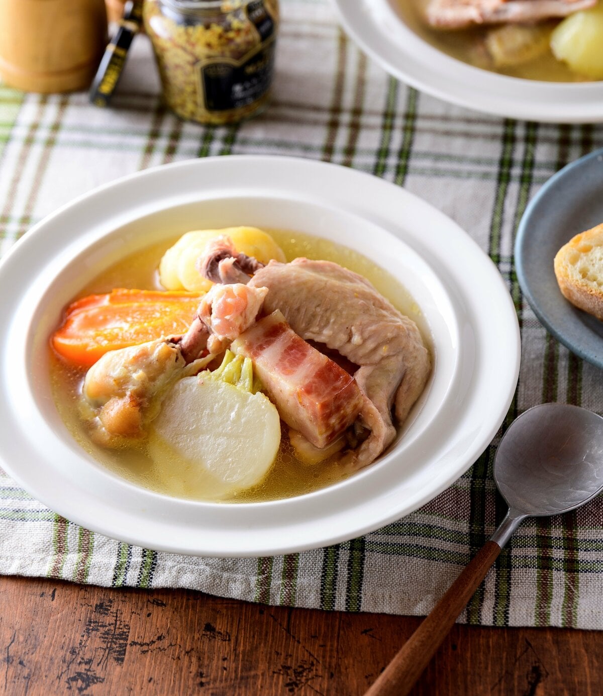 鶏肉がほろほろ「絶品ポトフ」。電気圧力鍋の簡単ごちそうレシピ | ESSEonline（エッセ オンライン）