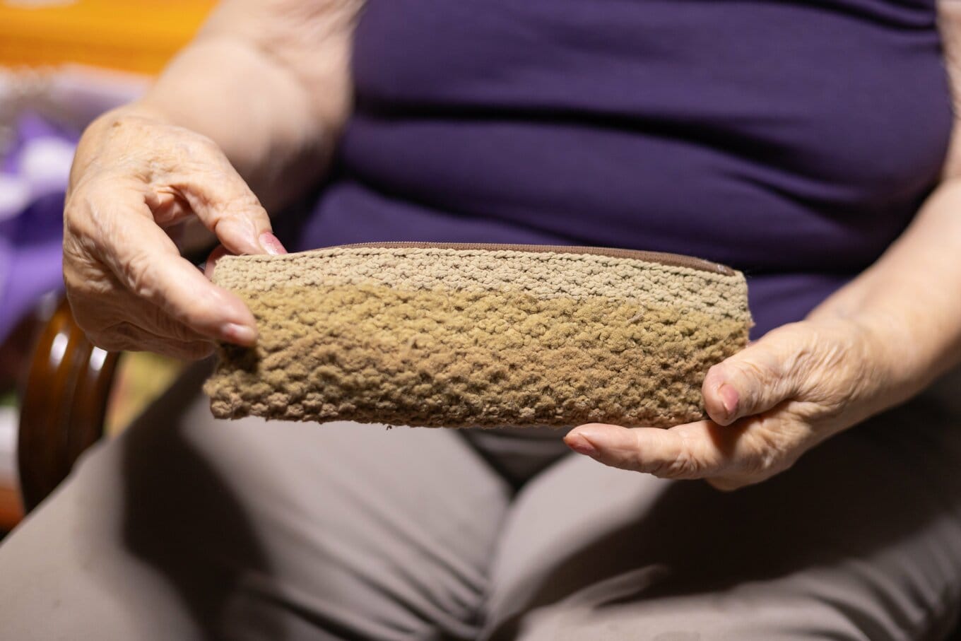 [写真](1ページ目)着ているニットはすべて自作！102歳が「編み物」で紡ぐ幸せのひととき | ESSEonline（エッセ オンライン）