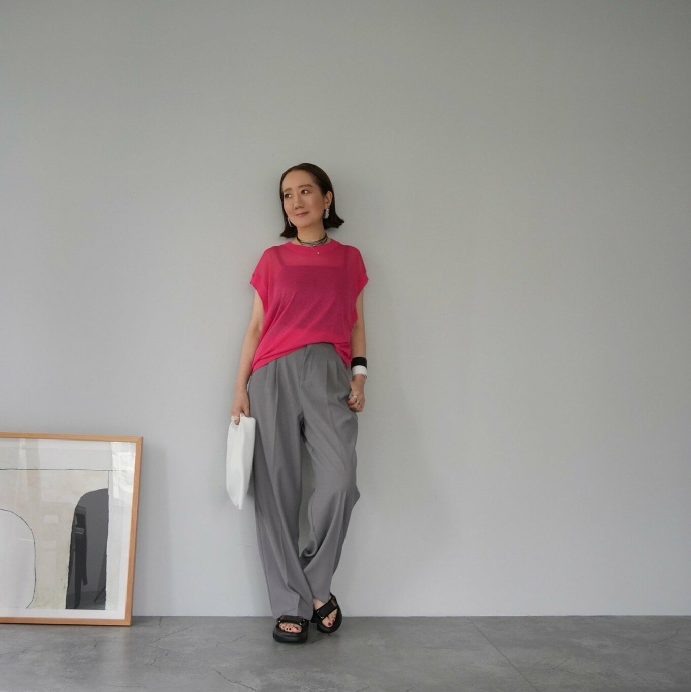 [写真](1ページ目)40代50代のための「GU」着こなし。上品な透け感の超優秀アイテムと活用のコツ4つ | ESSEonline（エッセ オンライン）