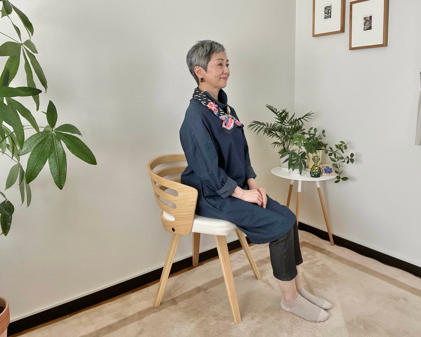 60代「白髪染め」をやめたら鏡を見るのが楽しくなった。上品グレイヘアに移行するコツ | ESSEonline（エッセ オンライン）