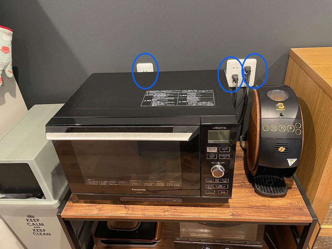 [写真](1ページ目)キッチン事例：ステンレストップで家事ラクに。奥のパントリーで仕事もOK | ESSEonline（エッセ オンライン）