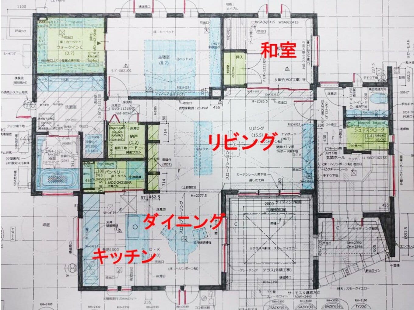 [写真](1ページ目)LDKと和室を南から東へ斜めにずらした間取り。平屋が明るい＆絶妙の開放感に | ESSEonline（エッセ オンライン）