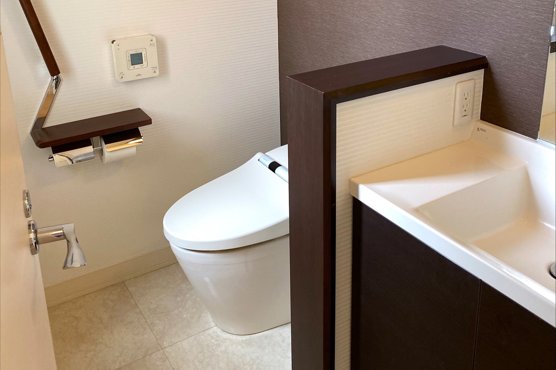 トイレのスリッパ、2年着ていない服…30代40代が「捨ててよかった」もの4つ。心も暮らしもラクに | ESSEonline（エッセ オンライン）