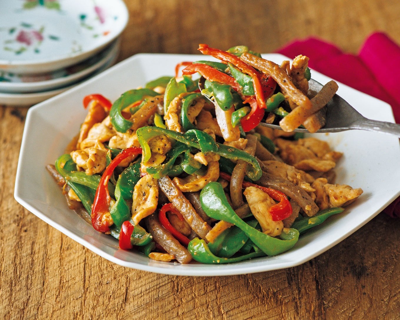 こんにゃくとササミのオイスターマヨ炒め。低カロリーなのにボリューム満点 | ESSEonline（エッセ オンライン）