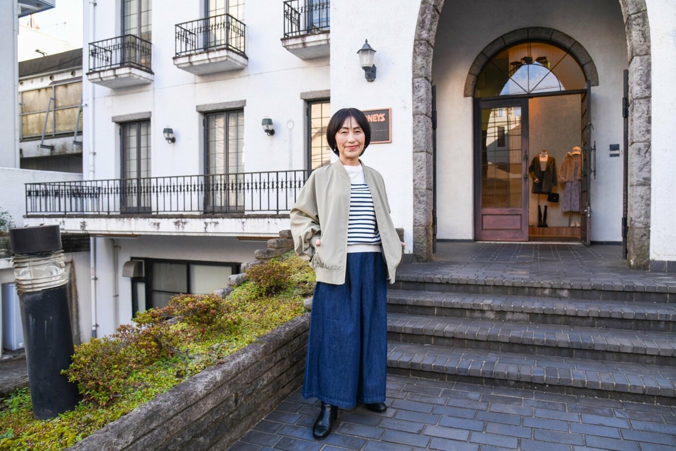 [写真](1ページ目)60代にこそ「ハニーズ」のプチプラ服がおすすめ。上品カジュアル＆体型カバー力も抜群 | ESSEonline（エッセ オンライン）