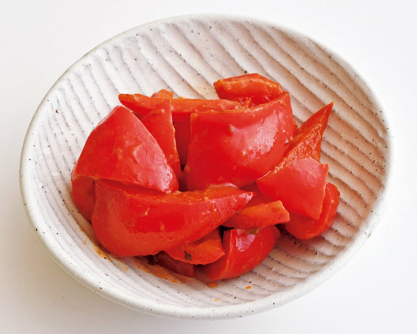 [写真](3ページ目)お弁当に彩りをプラスする「赤のおかず」4選。あえるだけ、炒めるだけでタイパ抜群 | ESSEonline（エッセ オンライン）