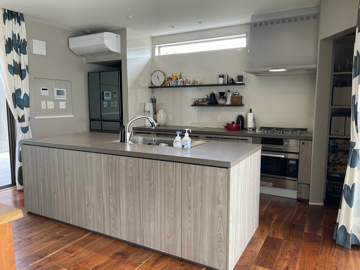 Ⅱ型キッチンは調理が快適＆しまいやすい！冷蔵庫の位置も成功、わが家の間取り | ESSEonline（エッセ オンライン）