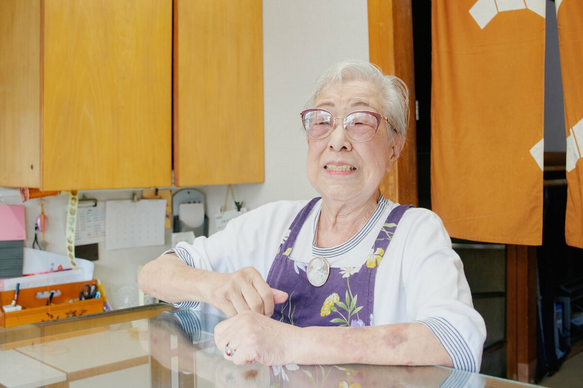 94歳、”推し活”が働き続ける力に。「目標は秋のコンサートに行くこと」 | ESSEonline（エッセ オンライン）