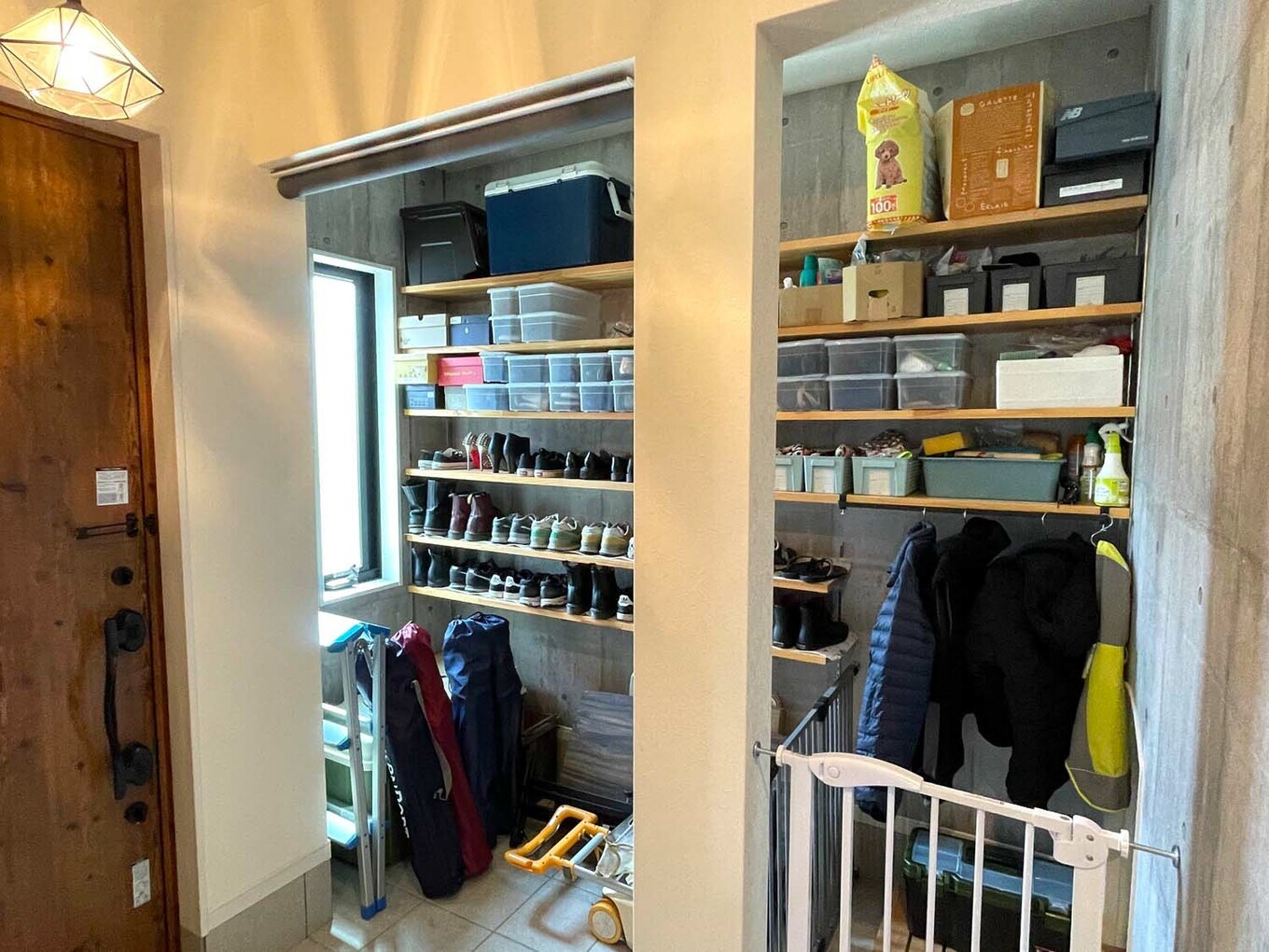 [写真](1ページ目)玄関土間収納のある間取りは快適。靴、園芸用品、作業着…マルチな物置きに | ESSEonline（エッセ オンライン）