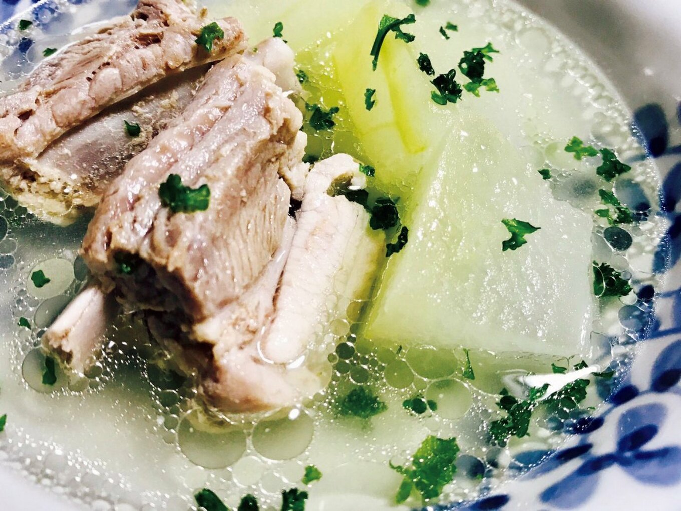 [写真](1ページ目)夏バテでやる気が出ないときの「養生ケア」。軽い肩まわし、食事はご飯＋みそ汁でもOK | ESSEonline（エッセ オンライン）