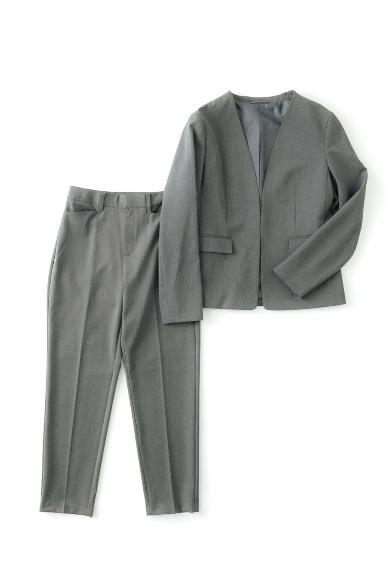 [写真](1ページ目)GUで3000円以下。下半身をカバーしてくれる優秀パンツ2本 | ESSEonline（エッセ オンライン）