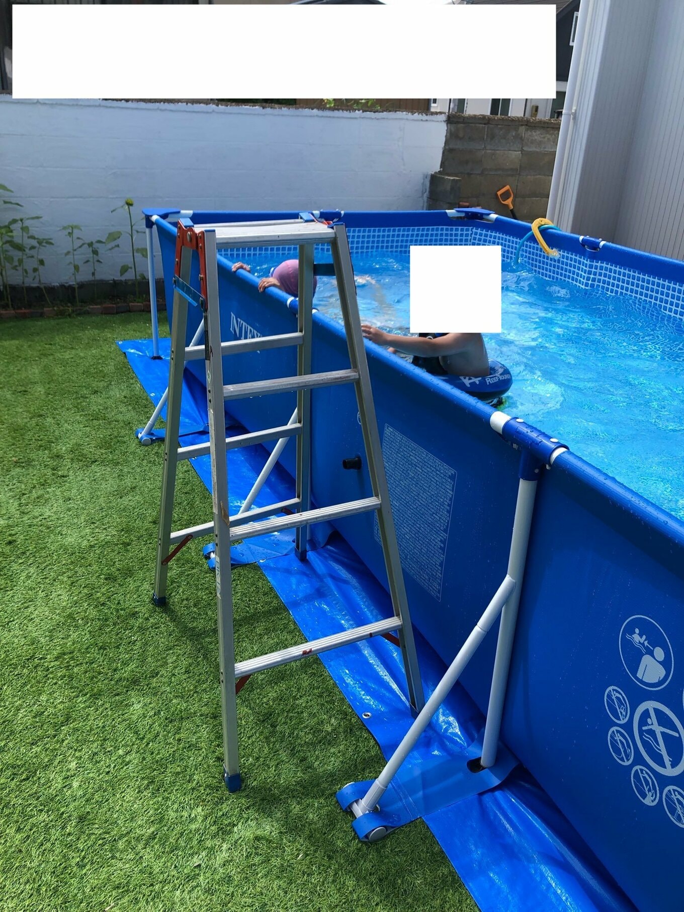 [写真](1ページ目)わが家の庭に大型プールをDIY。4万円強で、真夏のおうち時間が充実した | ESSEonline（エッセ オンライン）