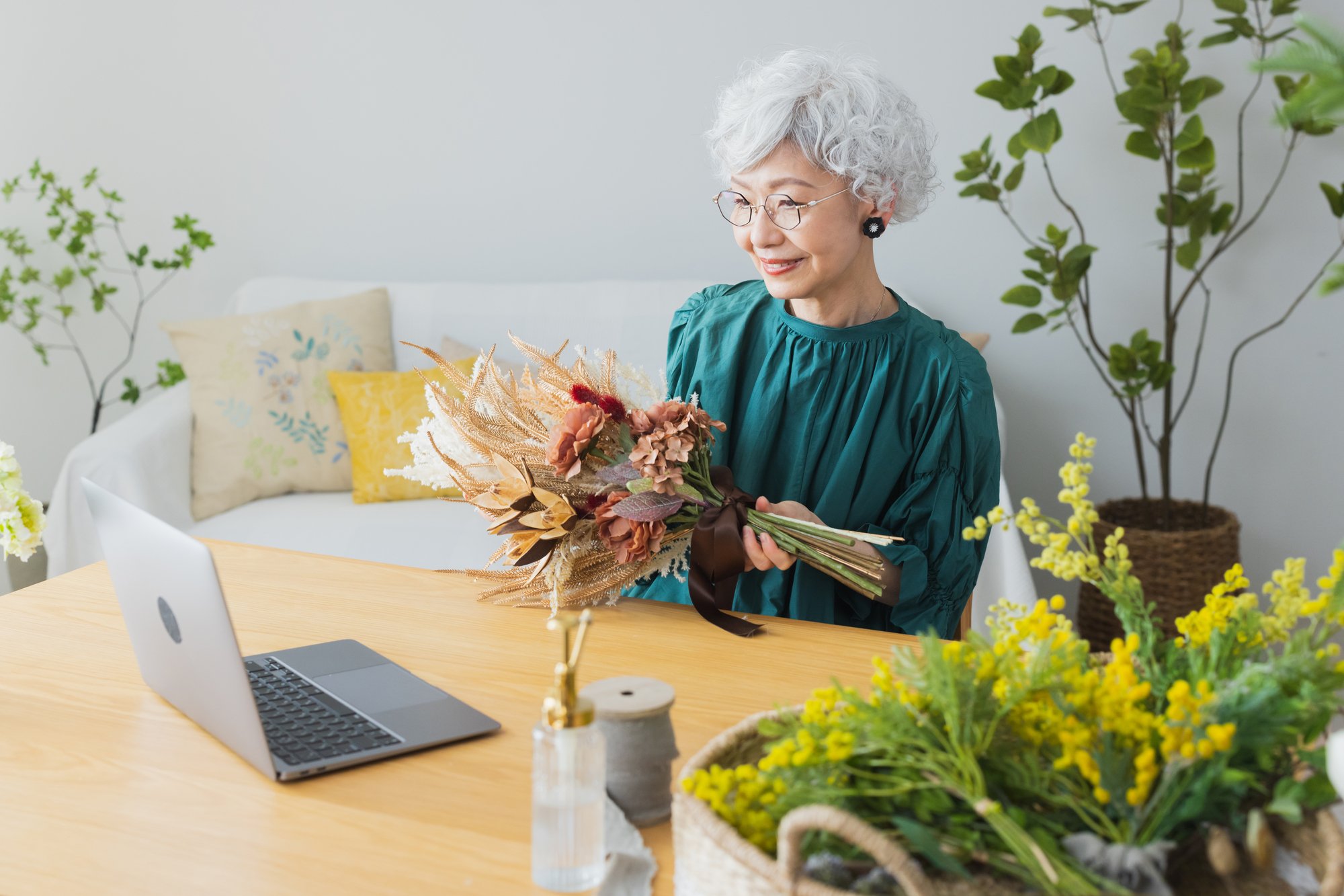 60代から「人生を変える」ために必要なこと。自分以外への“興味”で脳の幸福度がアップ | ESSEonline（エッセ オンライン）