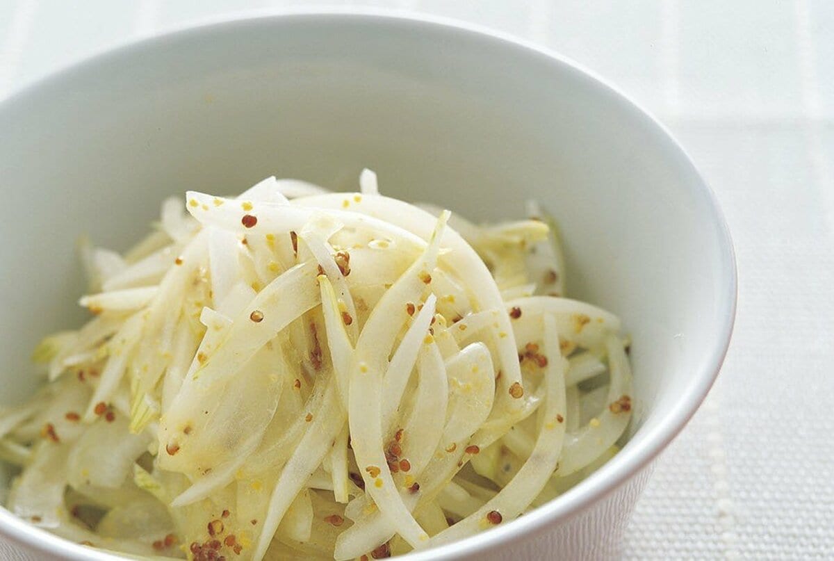 あえるだけ！の「タマネギの粒マスタードサラダ」。甘みと辛みがやみつきのおいしさ | ESSEonline（エッセ オンライン）