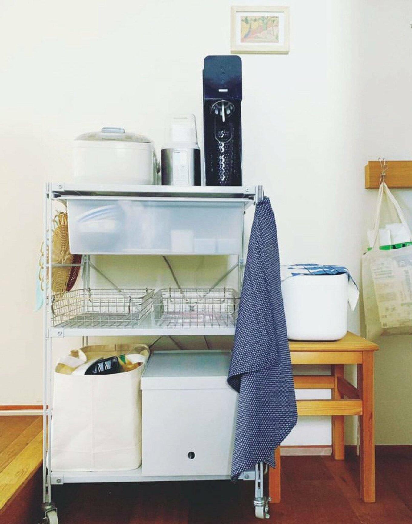 [写真](1ページ目)散らかって見えない「キッチン」収納のコツ。“カウンターがものだらけ”を解決 | ESSEonline（エッセ オンライン）