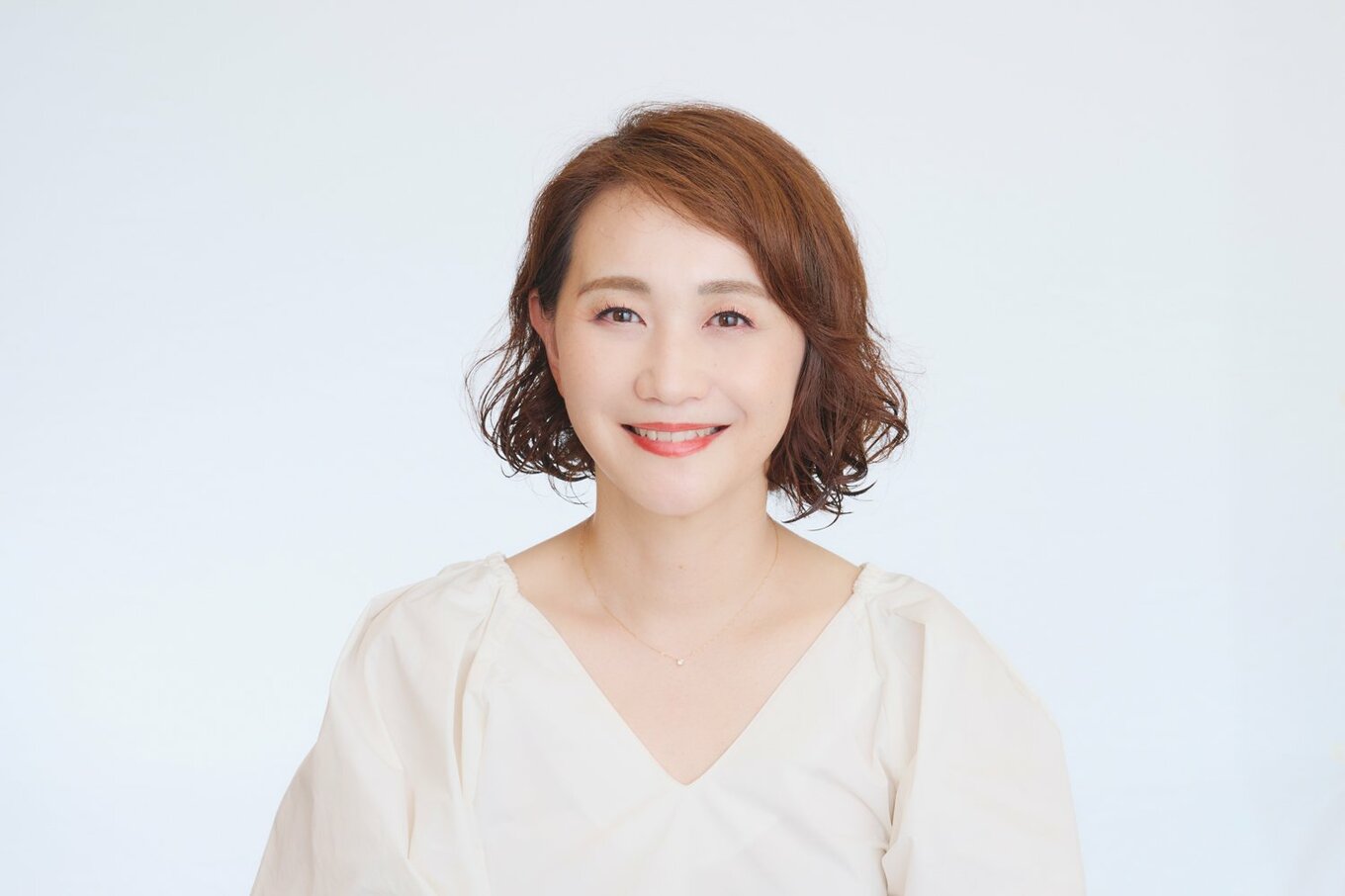 [写真](1ページ目)自分で「美容院帰り」のパーマを再現するコツ。乾かすときは弱風で、引っぱるのはNG | ESSEonline（エッセ オンライン）