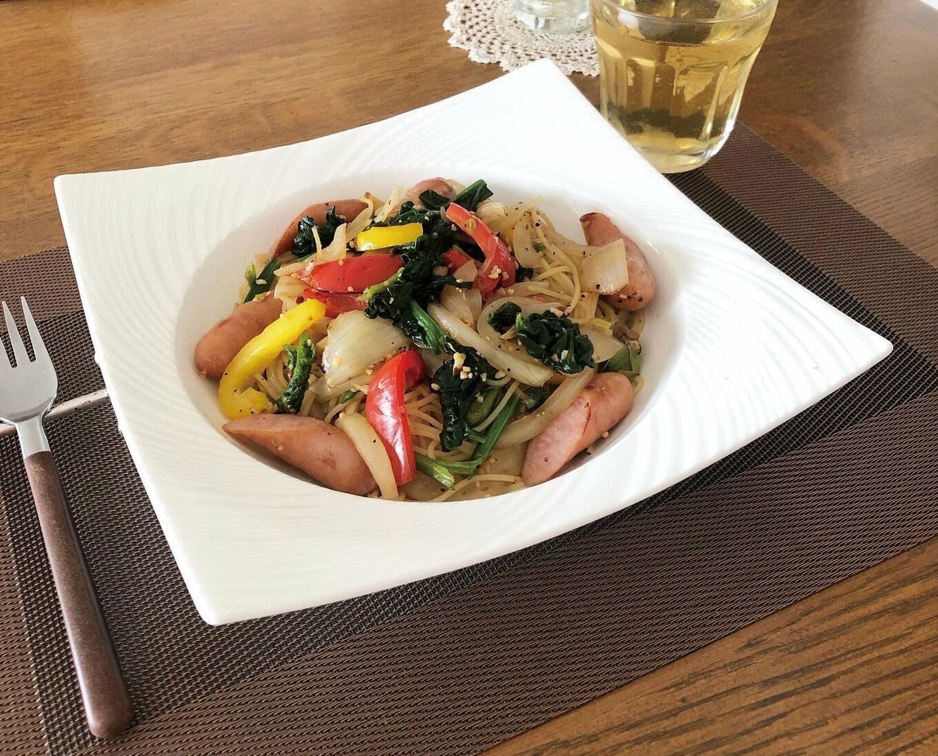 [写真](1ページ目)72歳・ひとり暮らしの「リアルな食事」。余ったおかずも、盛り合わせにすれば華やか | ESSEonline（エッセ オンライン）