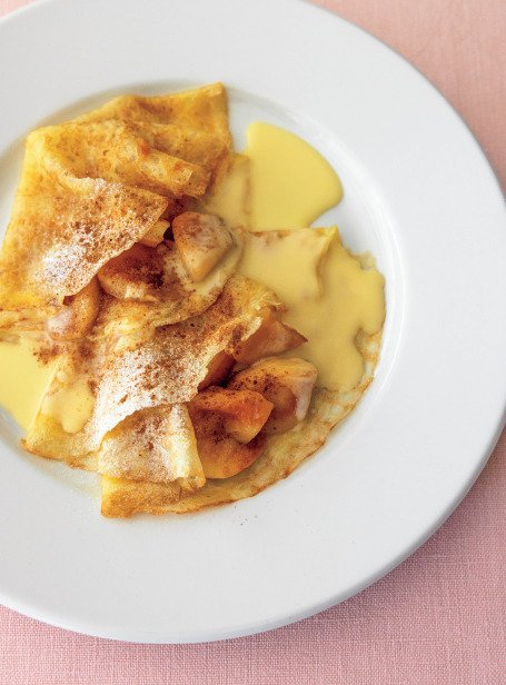 フライパンでできる「リンゴのクレープ」。焦がしバターの風味がたまらない | ESSEonline（エッセ オンライン）