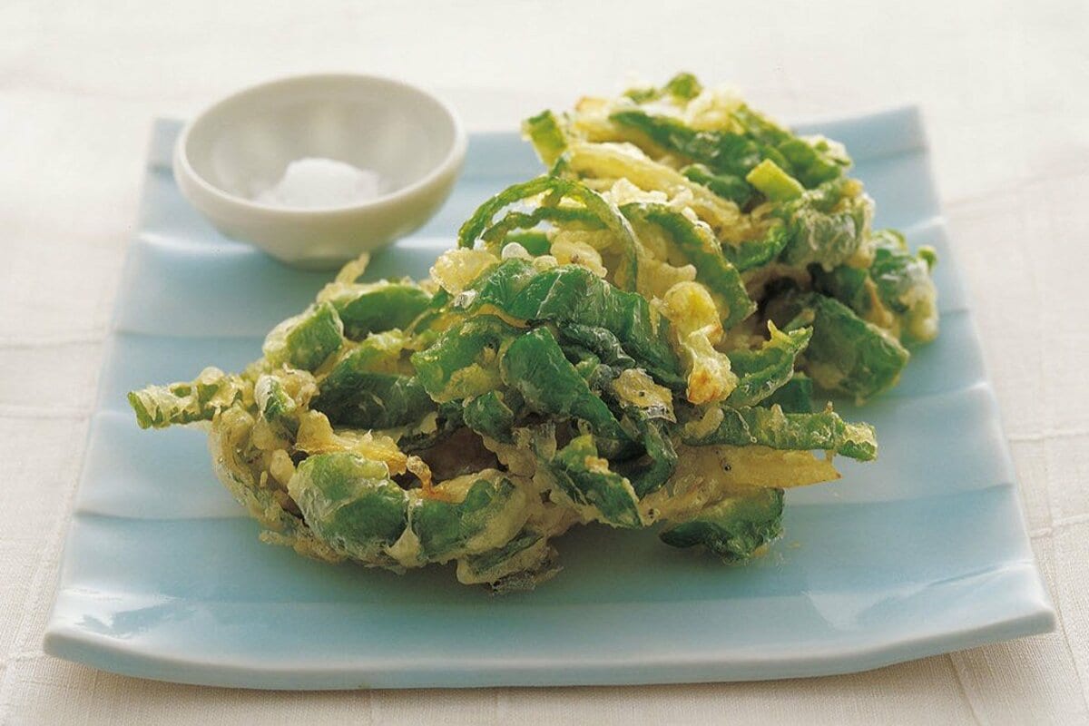 サクッうま！「ピーマンとじゃこのかき揚げ」レシピ。簡単すぎてリピ決定 | ESSEonline（エッセ オンライン）