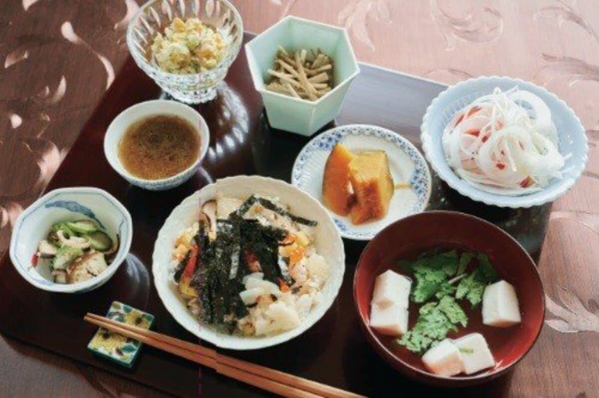 77歳・泉ピン子さんの「リアルな食事」。30分で完成、盛りつけと器に凝って自炊を楽しむ：2025年4月トップ10 | ESSEonline（エッセ オンライン）