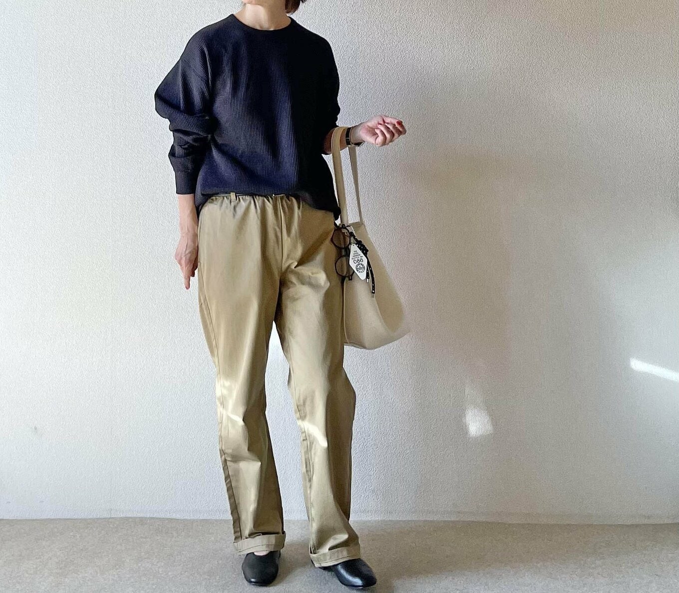 50代「GU・無印良品」5アイテムで着まわしコーデ7選。シンプルなのに“なんかすてき”をつくるコツ | ESSEonline（エッセ オンライン）