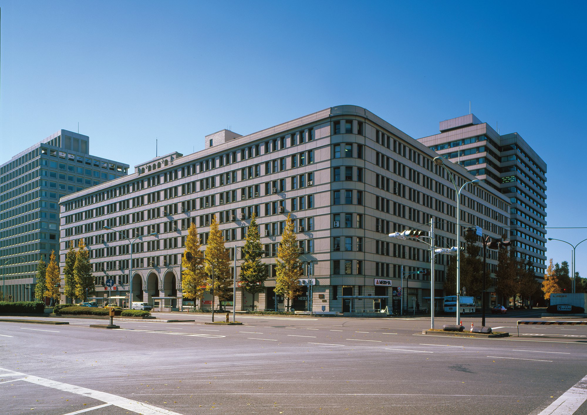 東京「幻の名作レトロ建築」にタイムスリップ。写真で振り返る丸の内 | ESSEonline（エッセ オンライン）