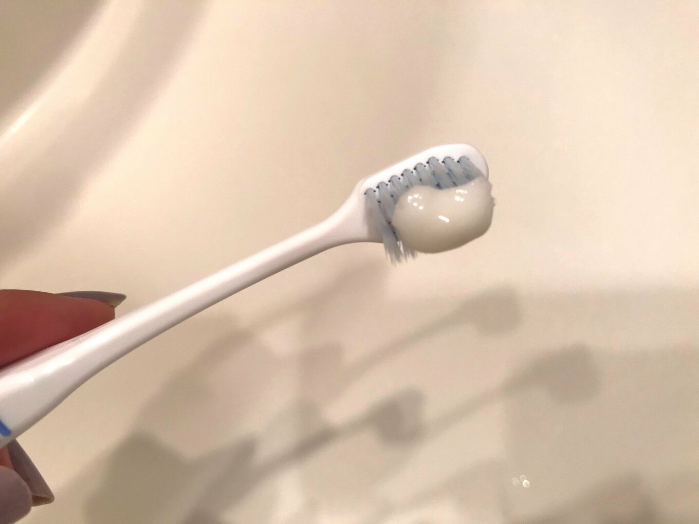 [写真](1ページ目)50代、「老け見え」は2000円以下で解消。塗るだけで“清潔感”を上げるプチプラコスメ3つ | ESSEonline（エッセ オンライン）