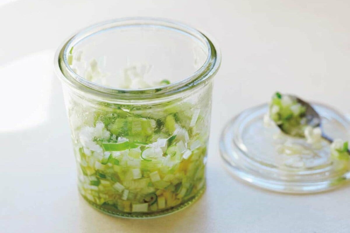 一度つくったらやみつき「ゴマ油の万能ダレ」。魚やうどんにぴったり、アレンジ無限大 | ESSEonline（エッセ オンライン）