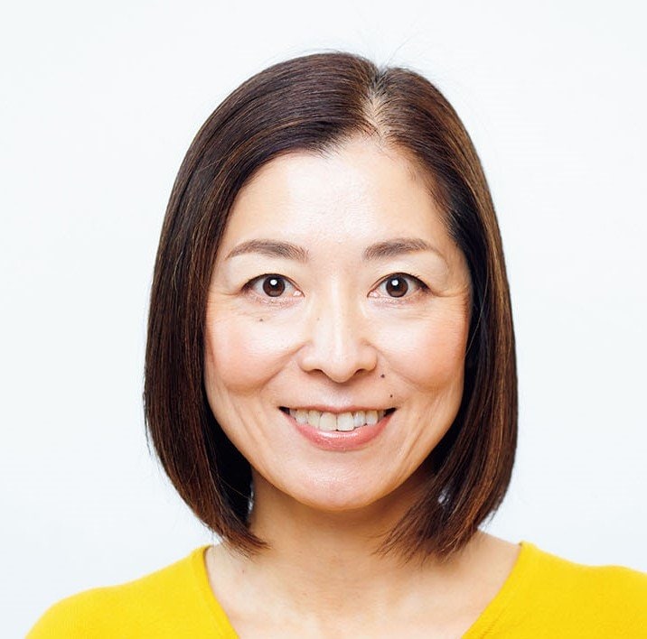 50歳をすぎたら髪の分け目はいらない。1分でできる「若見え」テク2つ Esseonline(エッセ オンライン)